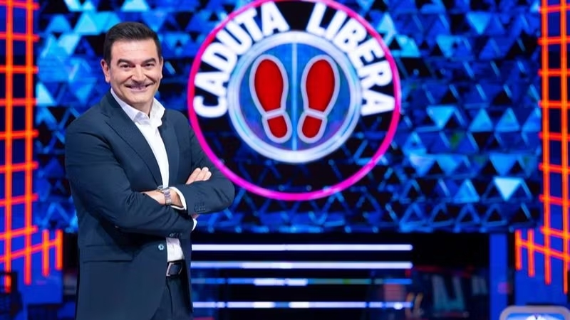"Caduta Libera" Max Giusti Canale 5 puntata 15 gennaio 2026 (VIDEO ...